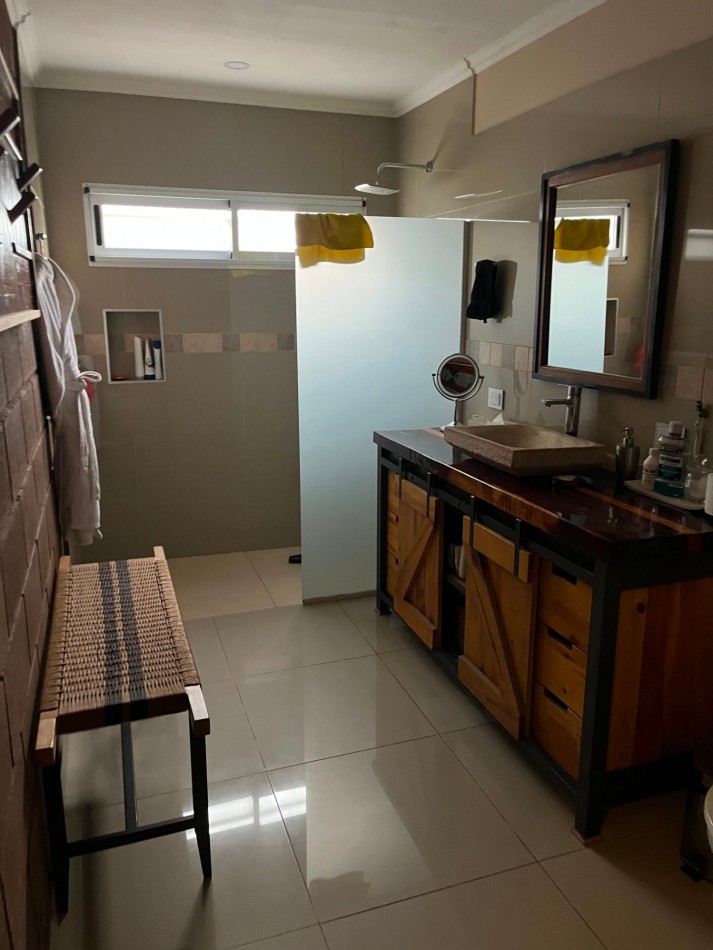 Lote Con 3 Casas, 1 Tipo Loft Mas Pileta Y Taller